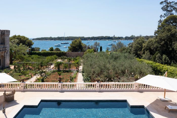 Luxury Villas in France | Private Pool and Beachfront Rentals